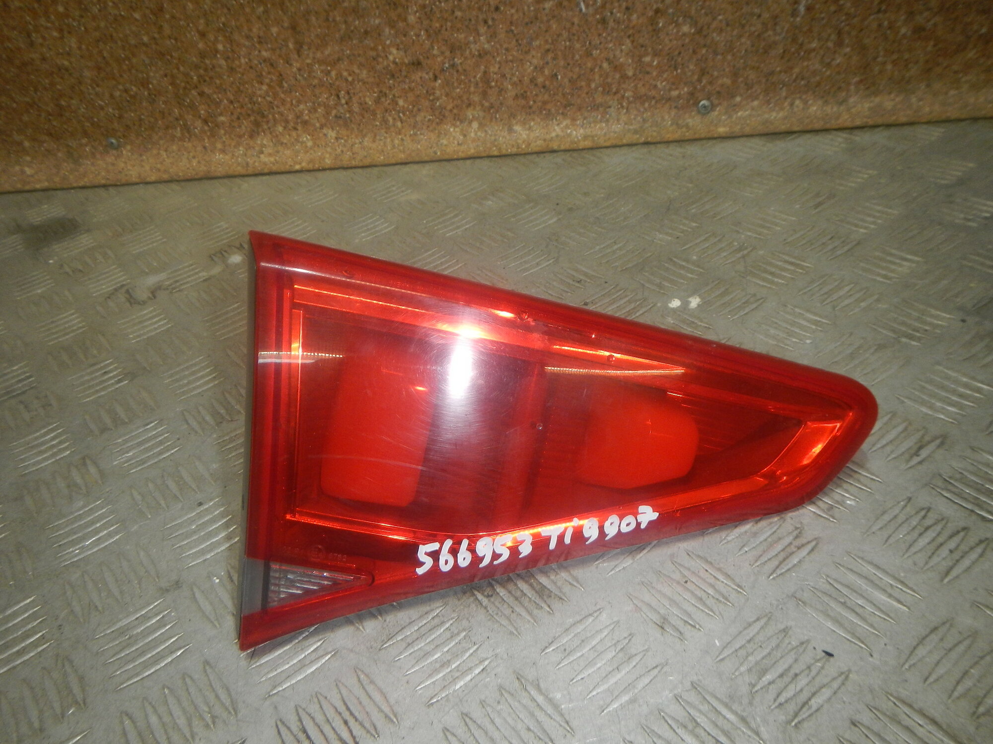 Б/У Фонарь задний внутренний левый, Chery (Чери)-TIGGO 7 (T15) (17-) Chery TIGGO 7 (T15) (17-) Сломано 2 крепления накла...