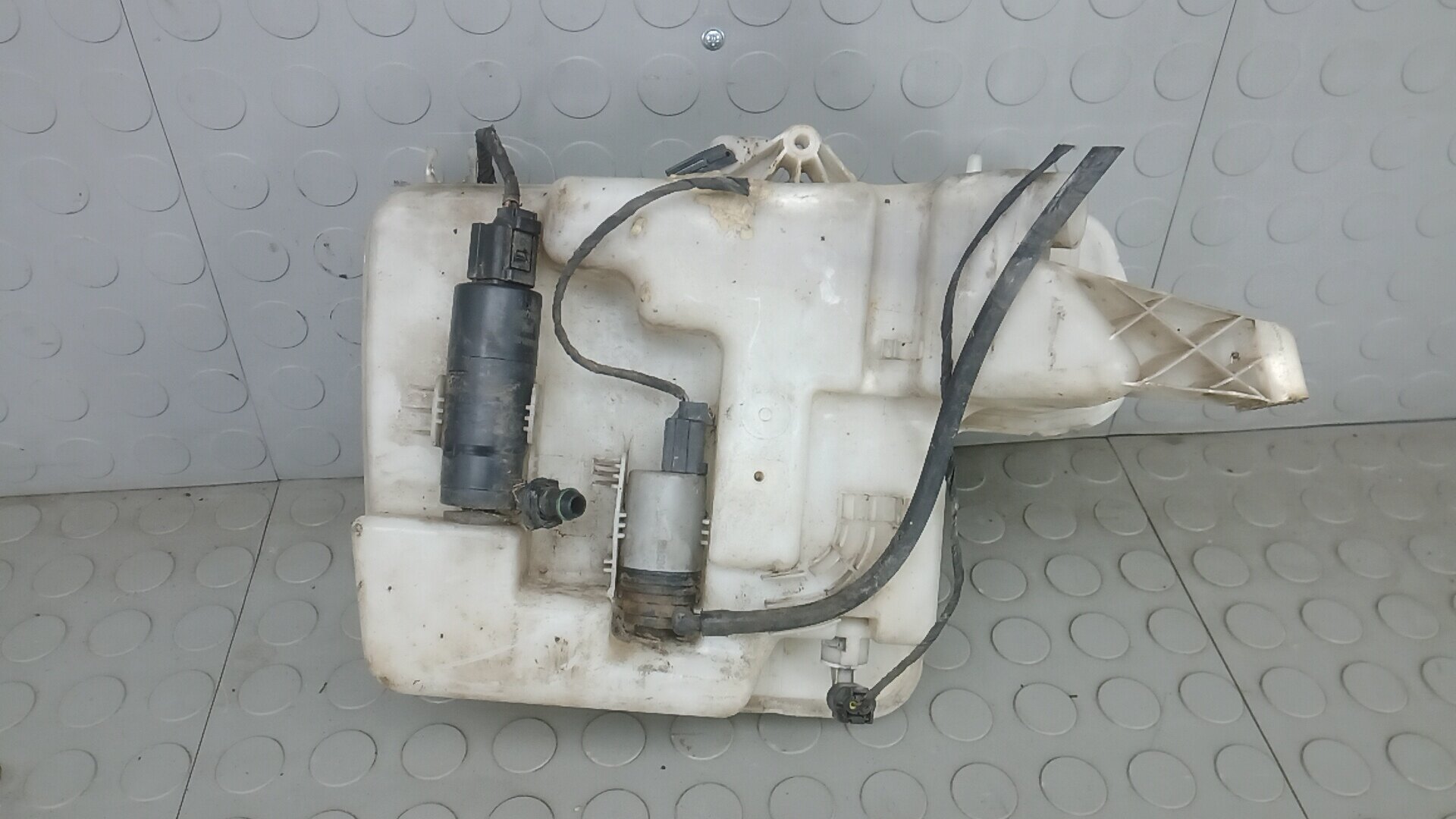 Бачок омывателя BMW 6 E63/E64