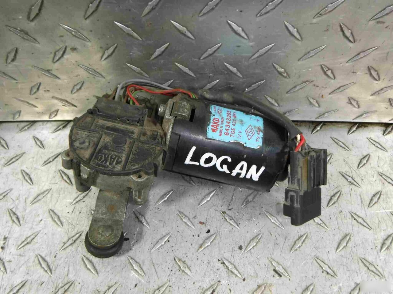 Моторчик стеклоочистителя передний Renault Logan I (2004—2009) 6001547913