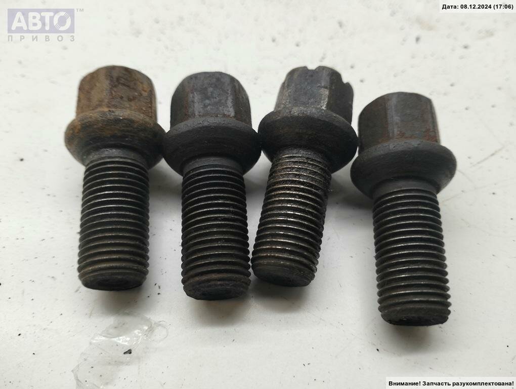 Болт колесный (гайка колесная) Volkswagen Passat B5+ (GP)