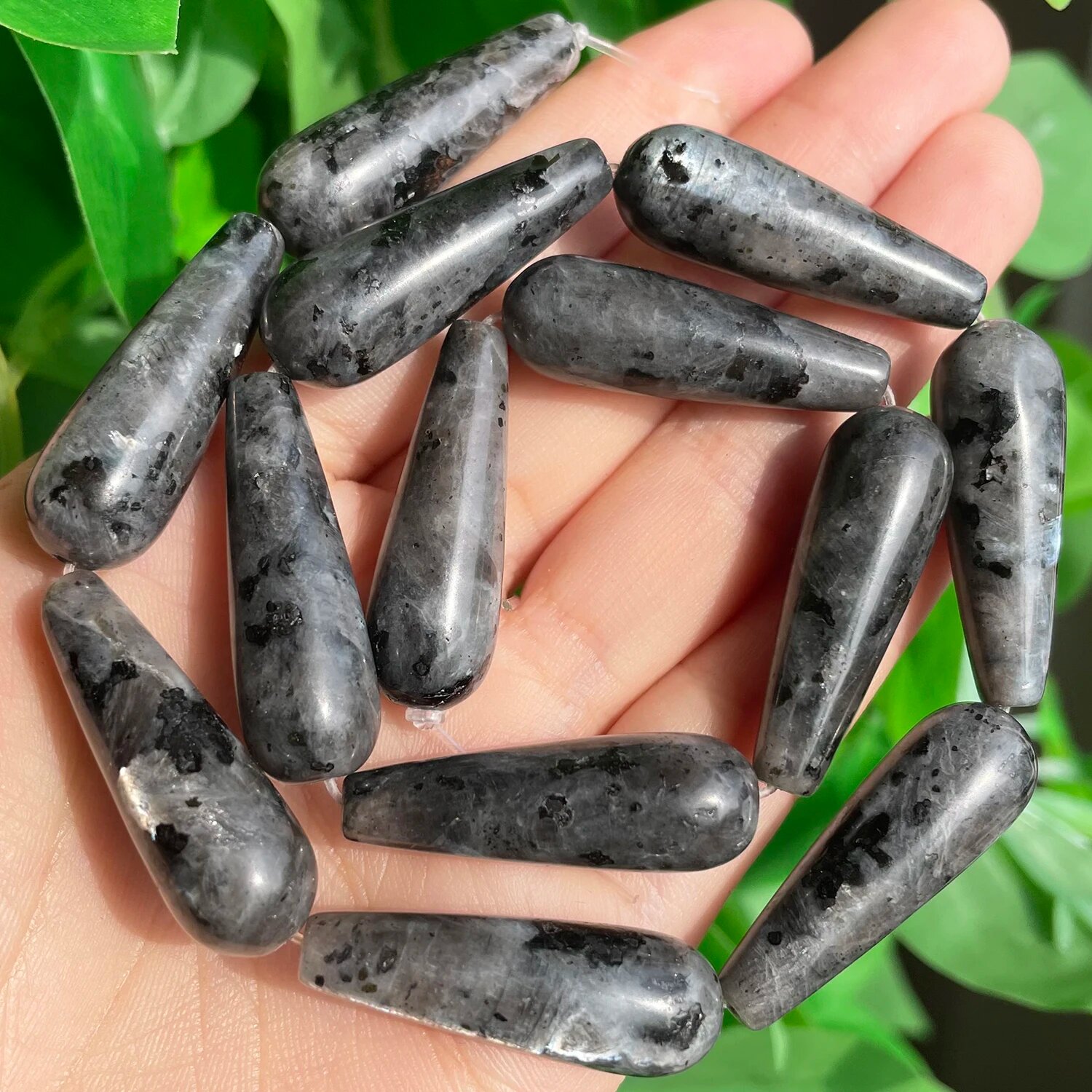 Бусины из черного лабрадорита, 2 шт.