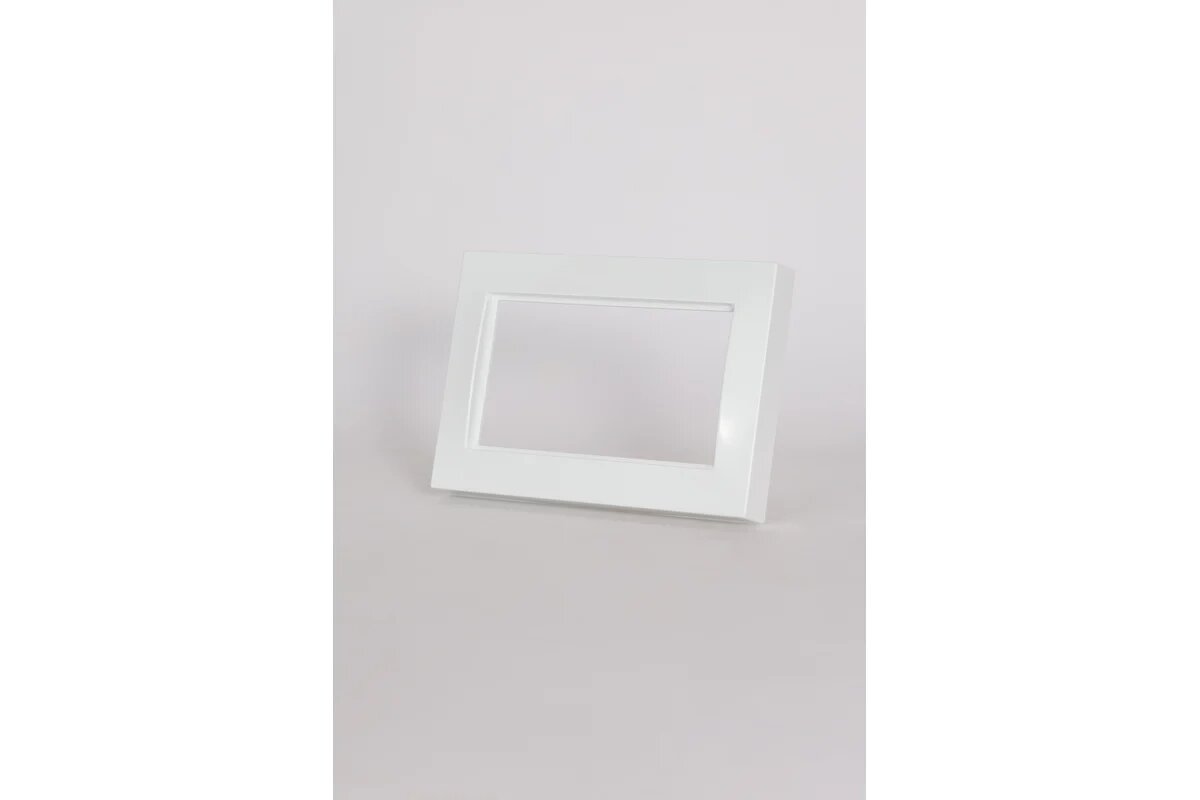 ELBI Vega Белоснежная рамка для 2-й розетки с заземлением 510-015600-907 для монтажа