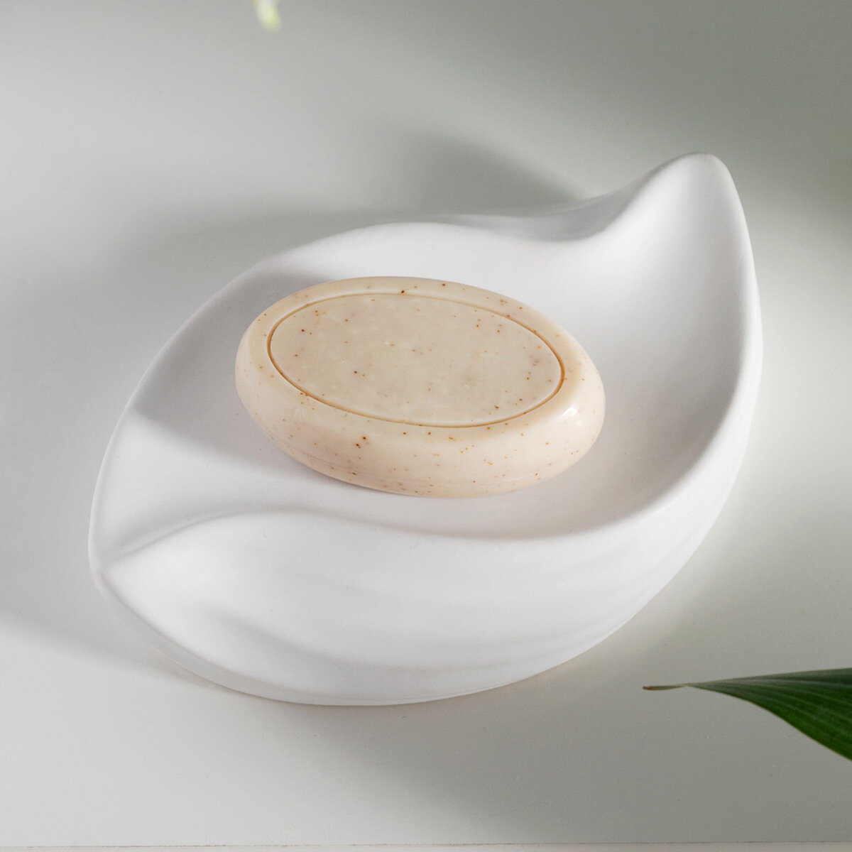 Мыльница для ванной керамическая Fleur Moroshka белого цвета