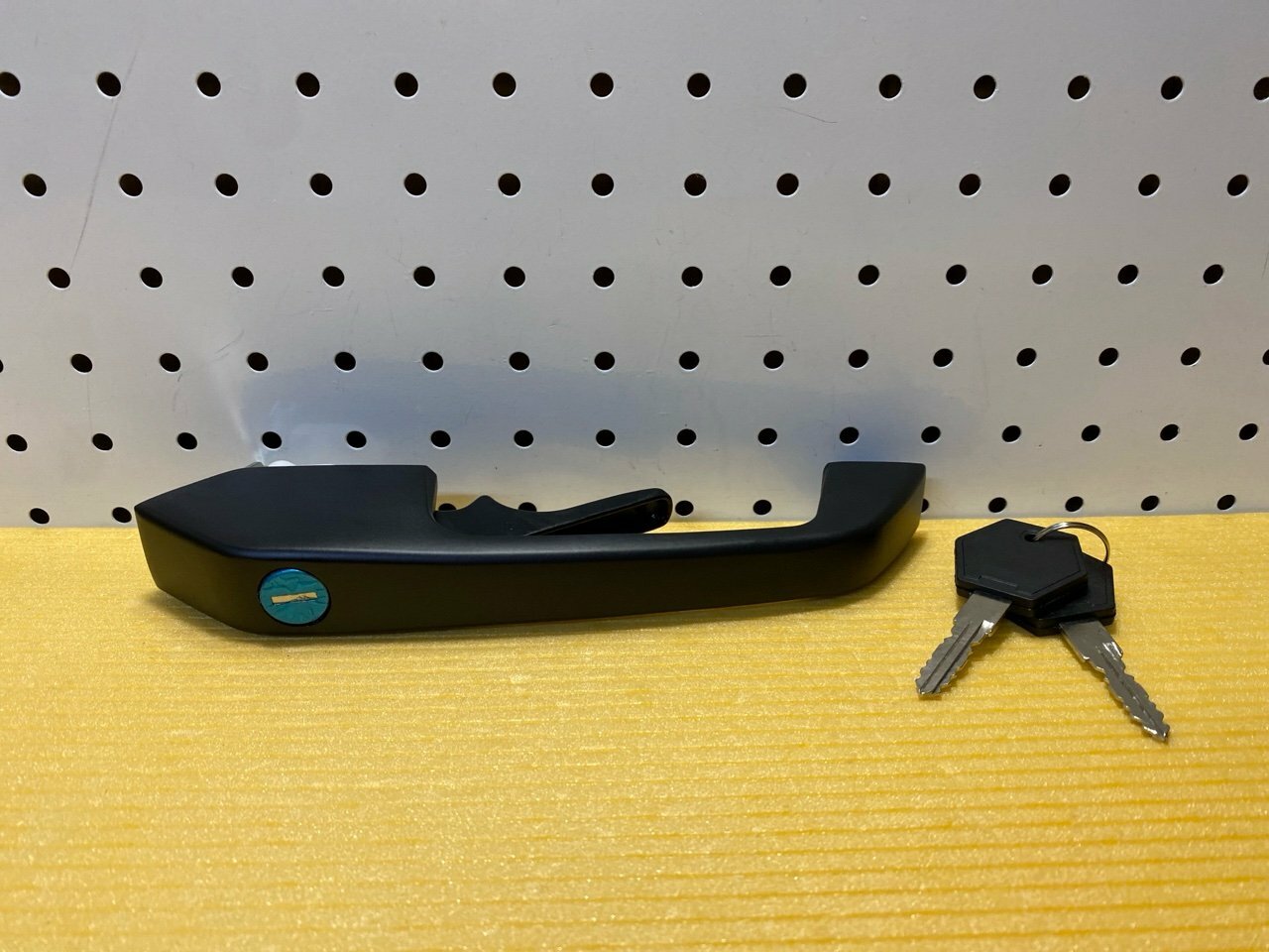 Ручка двери левая SCANIA 2 3 series (скания 2 и 3 серия) левая