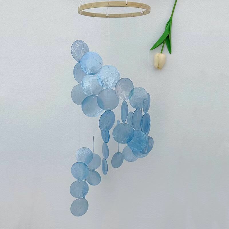 Украшения из ракушек и ветряных колокольчиков