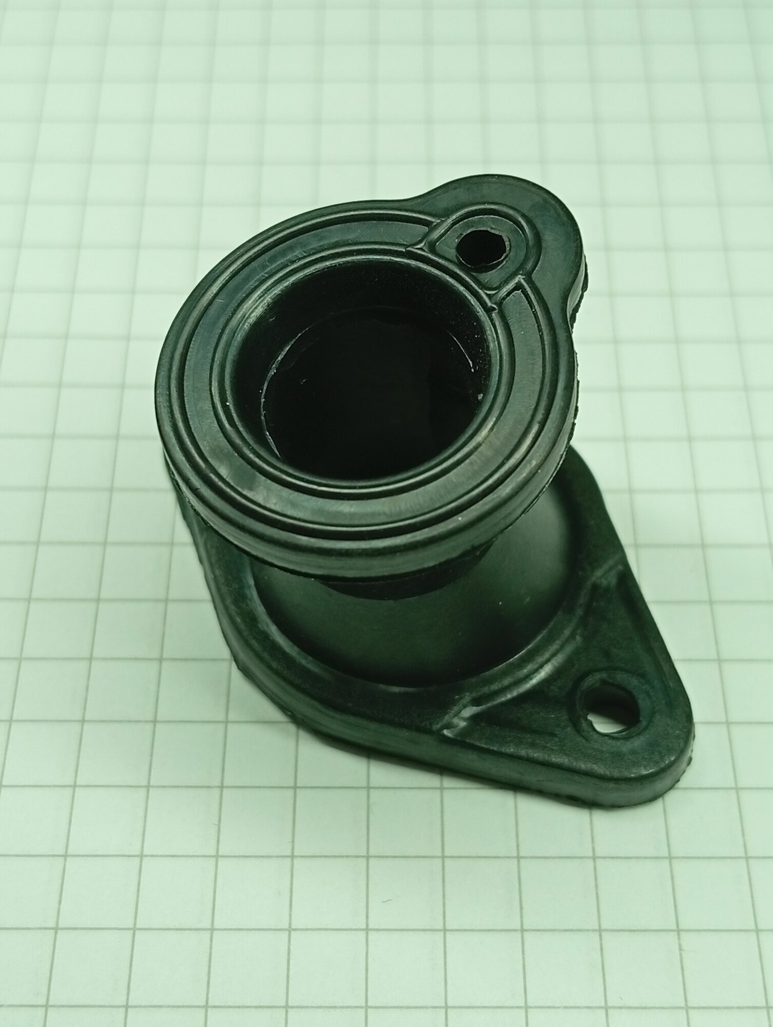 Колено карбюратора для бензопилы CHAMPION 125T / YD2500-16111