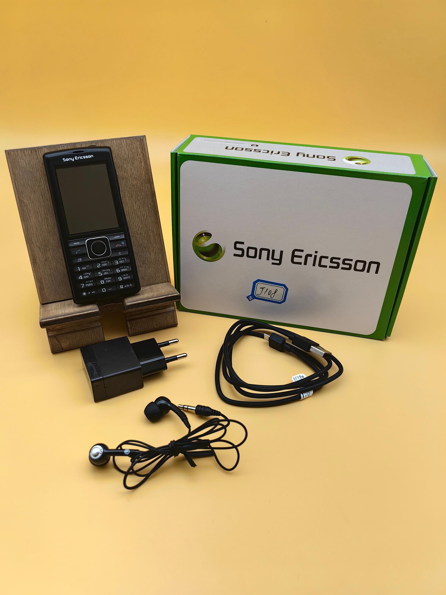 Мобильный кнопочный телефон Sony Ericsson Cedar (J108i), Черный