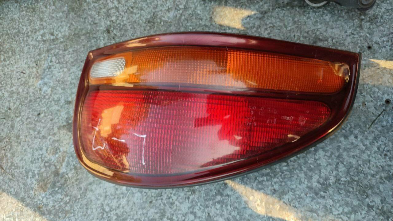Фонарь задний левый Chrysler Stratus 1999