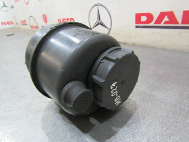 Бачок ГУРа Mercedes Actros, Axor