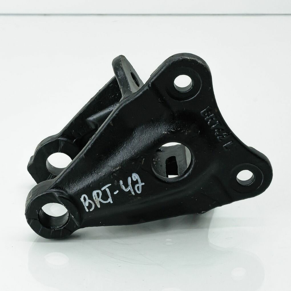 Кронштейн передней рессоры передний HINO 300/TOYOTA DYNA, левый, ZEVS