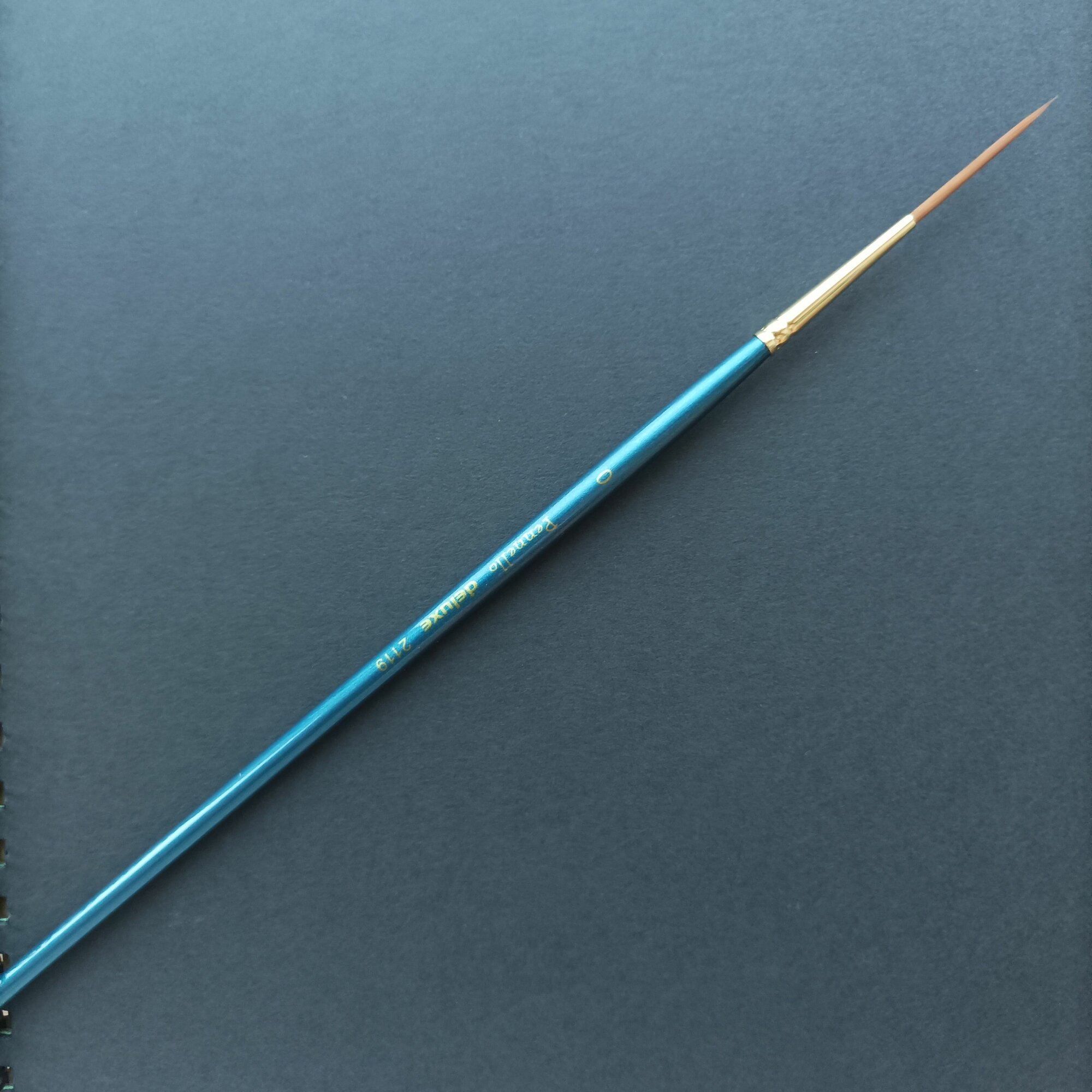 Кисть синтетика Pennelo deluxe лайнер N 0 короткая ручка