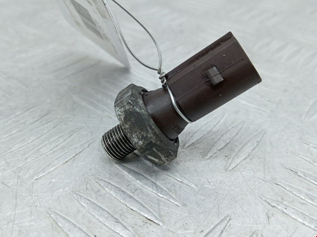 Датчик давления масла Skoda Fabia 2 (5J) 038919081D арт. 1957371