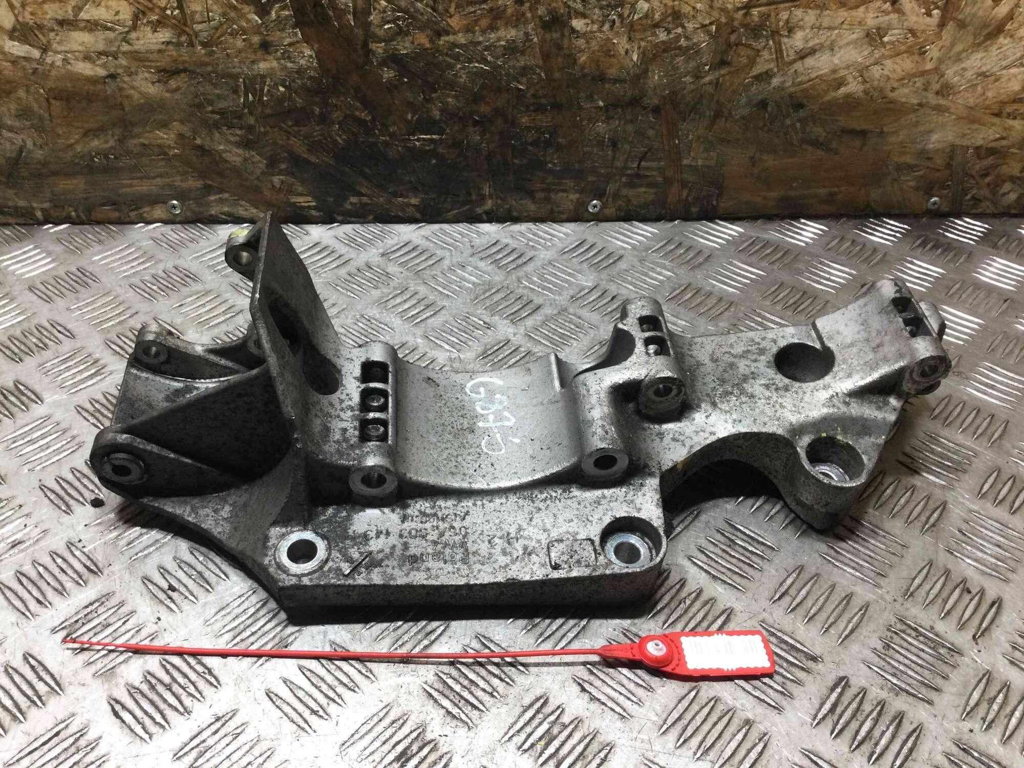 Б/У Кронштейн генератора Audi A3 8L (1996-2000) 2000 г.