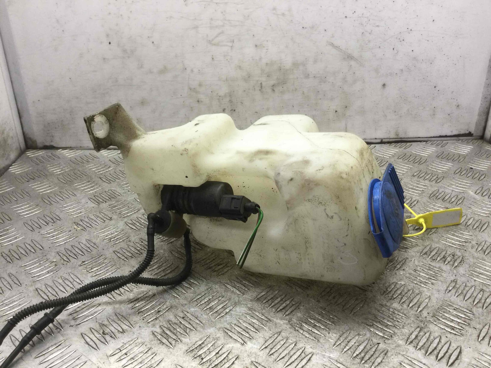 Б/У Бачок омывателя Volkswagen Golf 4 поколение (1997-2004) 2000 г.