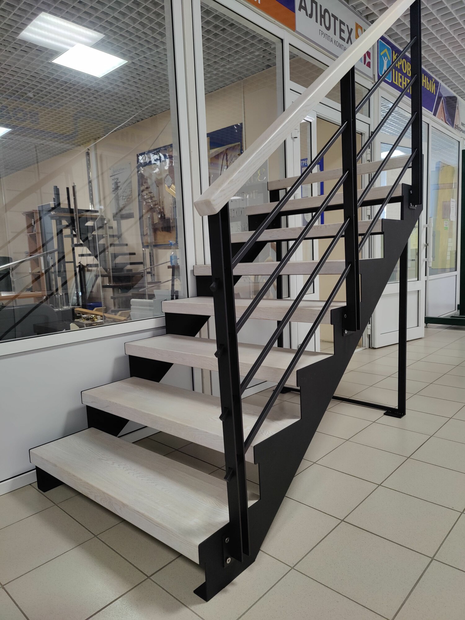 Лестница в дом прямая 7 ступеней. Ширина 900мм