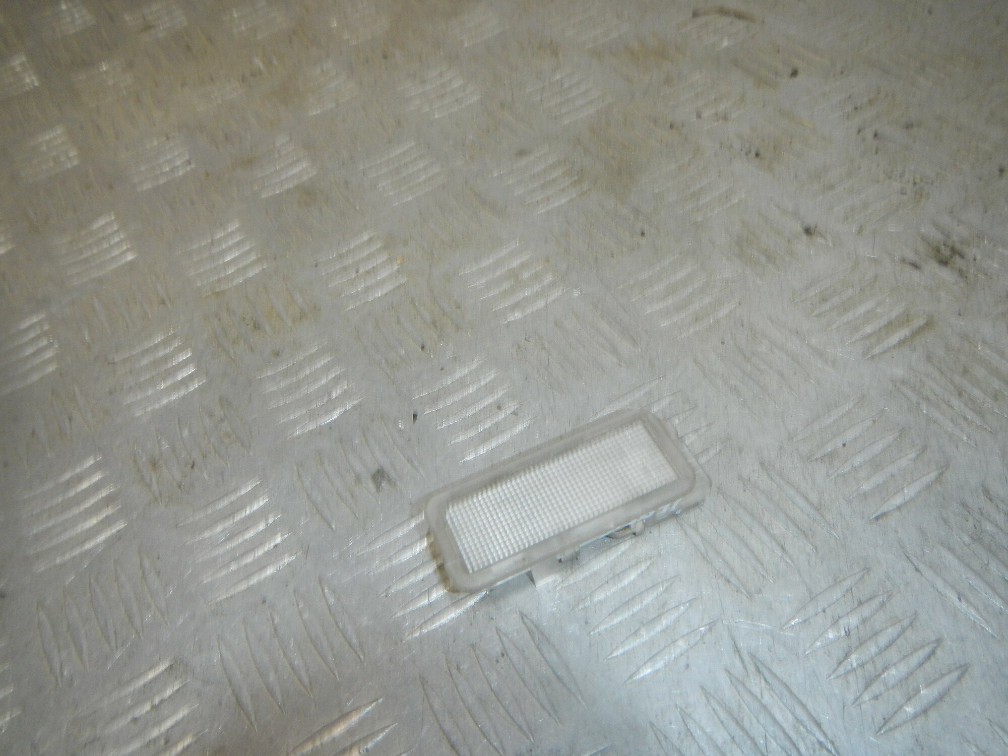 Б/У Плафон салонный, Citroen (Ситроен)-C4 (04-11) CITROEN C4 (04-11) Багажника. Без повреждений. 515841 Peugeot-Citroen а...