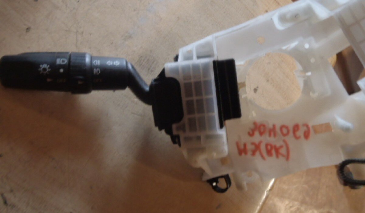 Переключатель подрулевой 3 (BK) Mazda BP6P66122