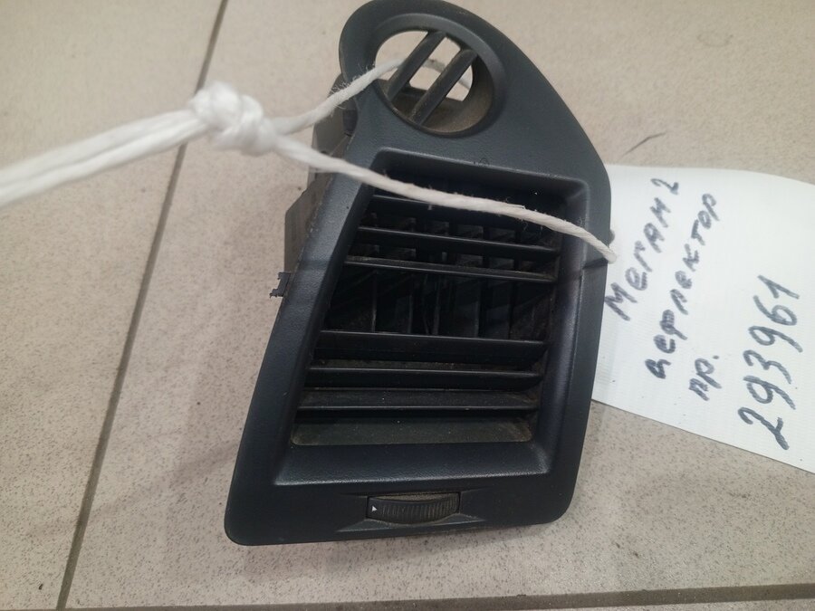 Дефлектор воздушный правый от Renault Megane 2 2002-2008