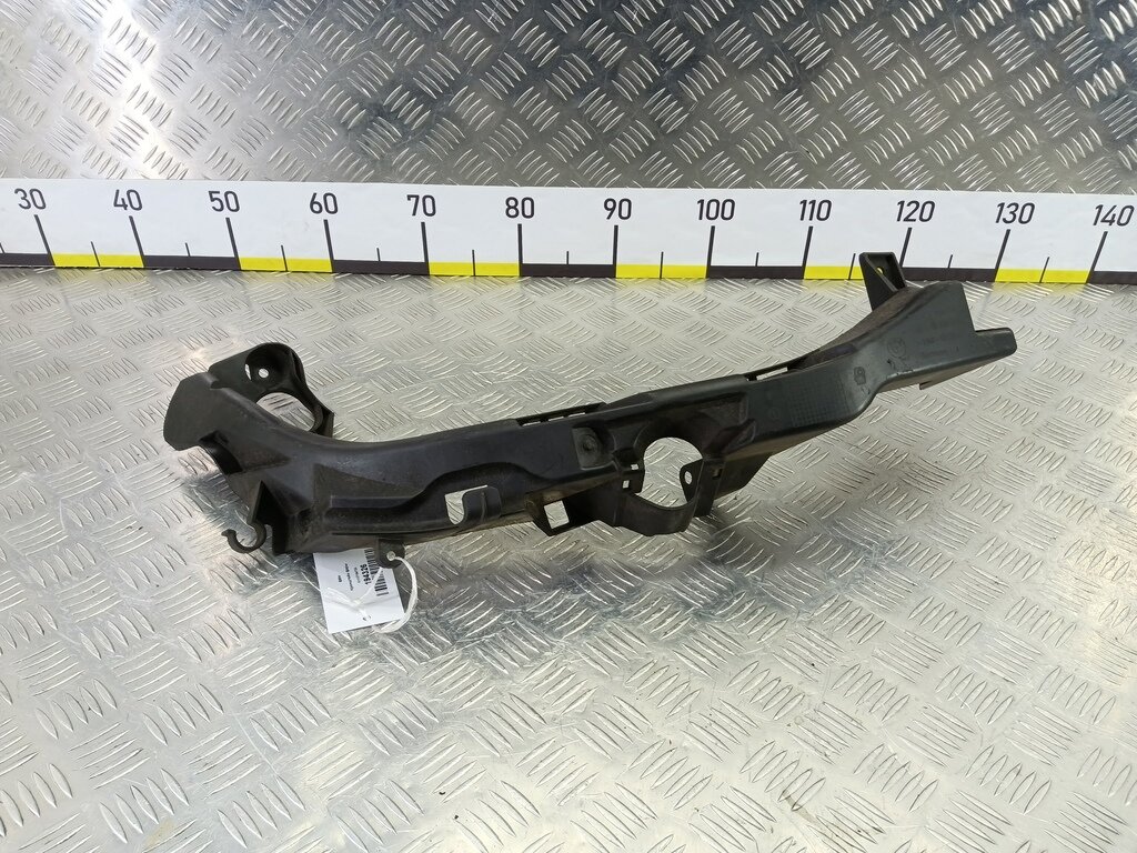 Кронштейн фары правой Б/У для BMW 51117154724