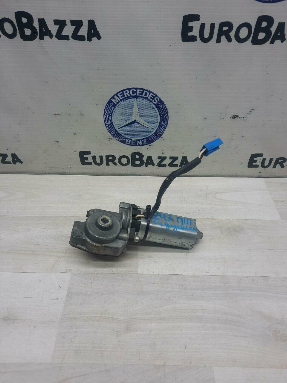 Моторчик регулировки сидения Mercedes W203 A2038203642