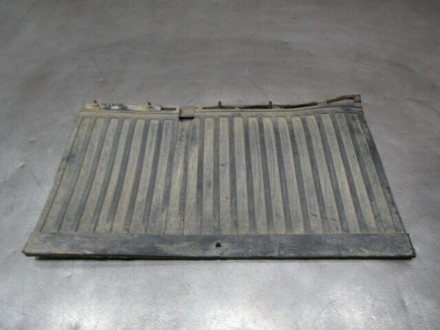 Брызговик переднего крыла справа MERCEDES ACTROS, AXOR