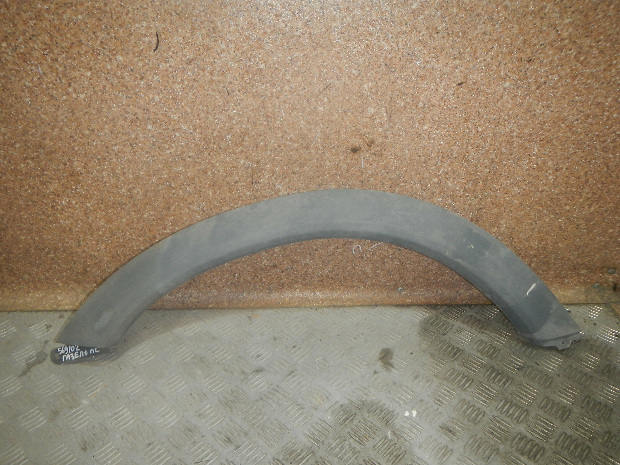 Б/У Накладка крыла переднего левого, ГАЗ (GAZ)-2705 ГАЗ 2705 газель 2217 Царапины. 569102 GAZ арт. 22178403027