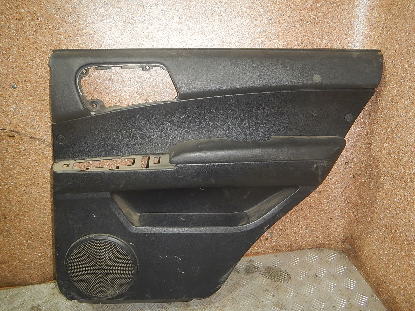 Б/У Обшивка двери задней правой, SsangYong (Сангйонг)-KYRON (05-) SSANGYONG KYRON (05-) Без повреждений. 301014 SSANG YO...