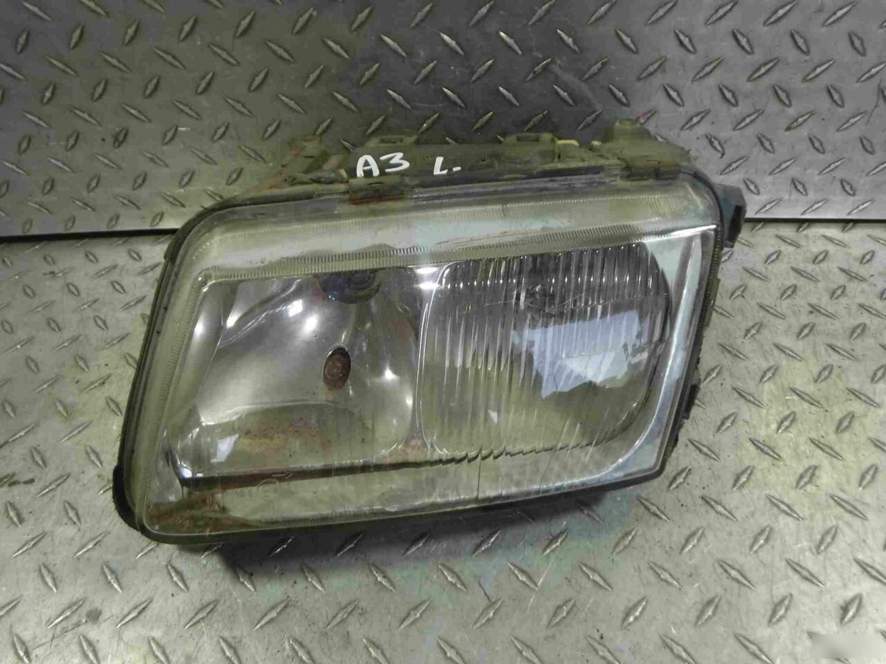 Фара левая Audi A3 8L (1996—2000) 8L0941029