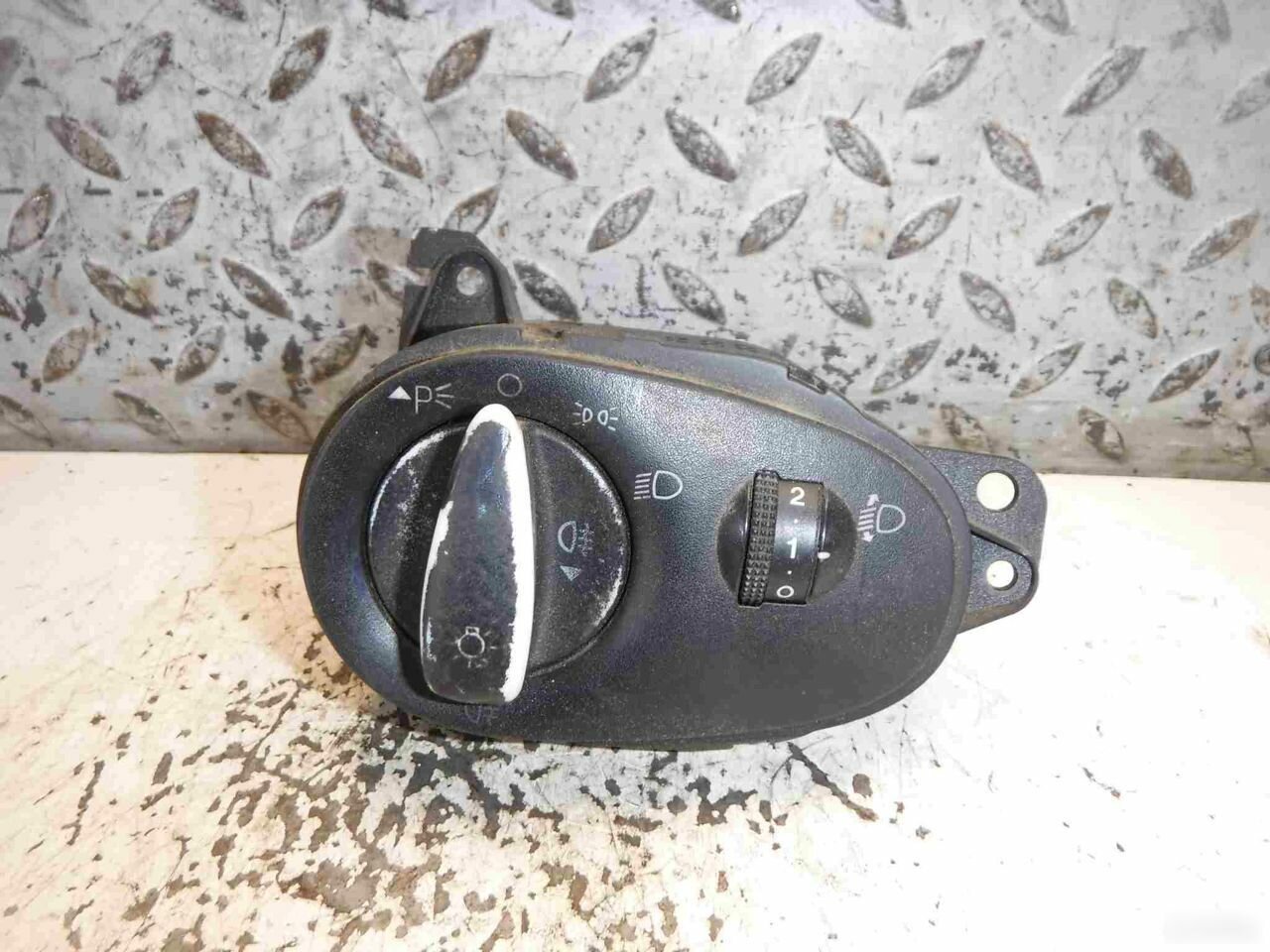 Переключатель света фар Ford Focus I (1998—2004) 1105202