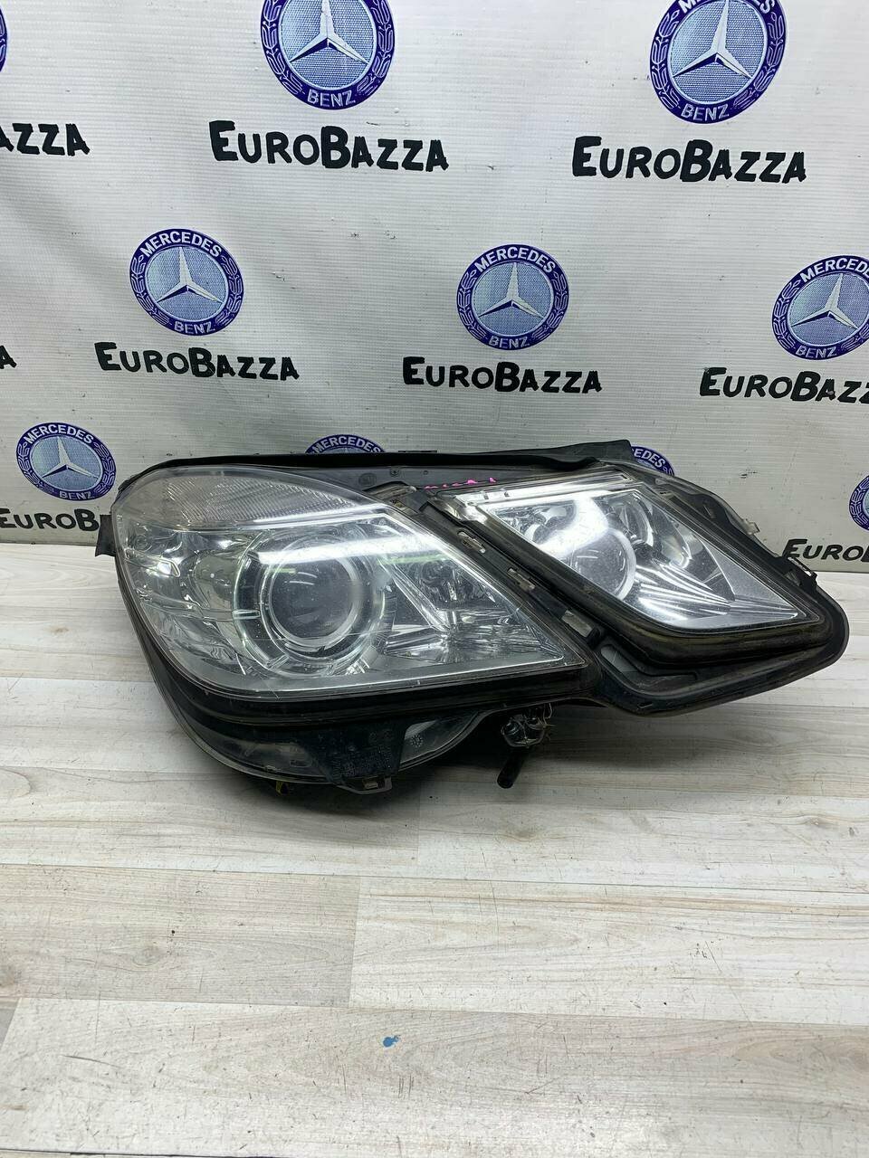 Фара правая Mercedes W212 A2128202059