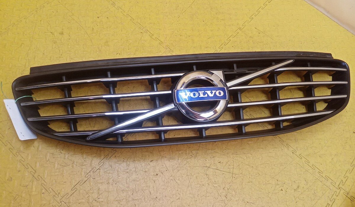 Решетка радиатора XC60 Volvo 31333832