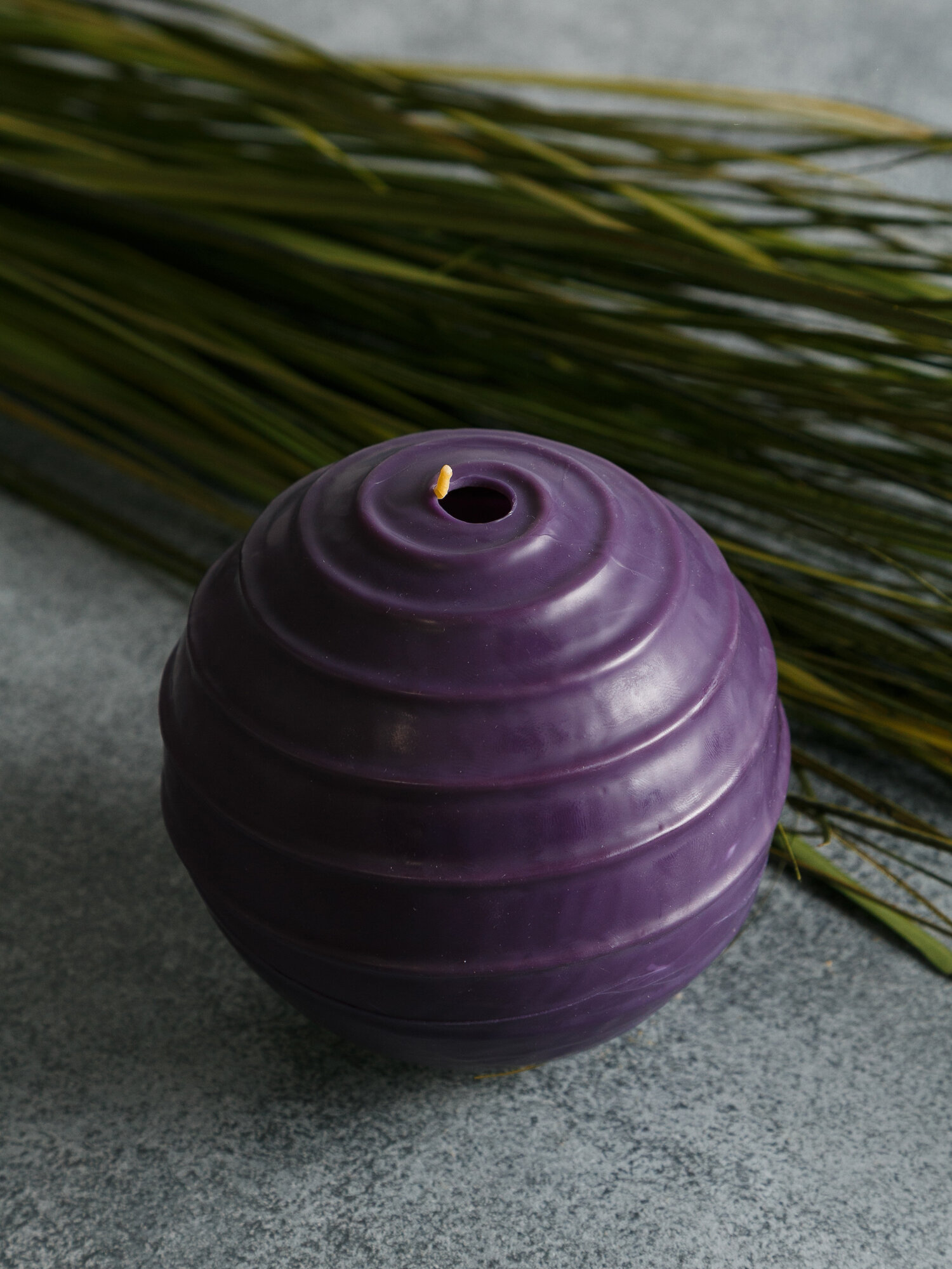 Свеча ручной работы Сфера, подарок и декор для дома из эко воска