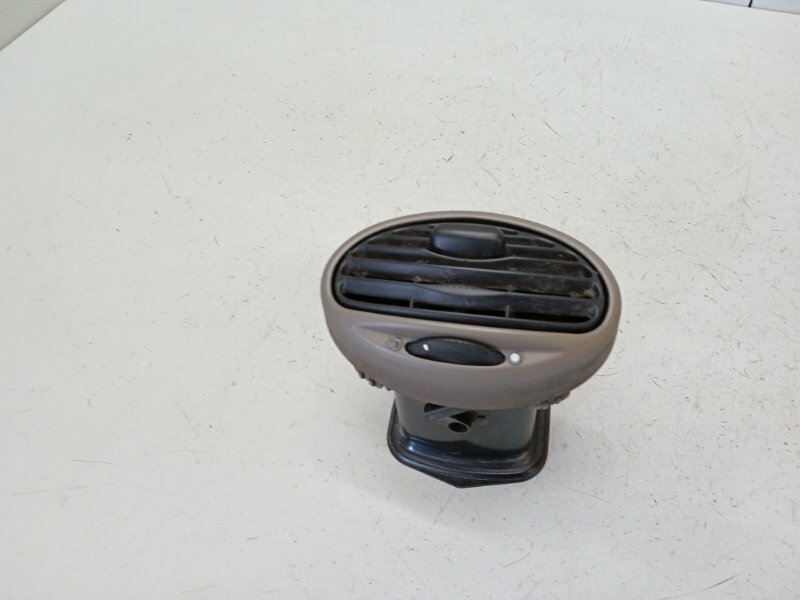 Б/У Форд Фокус 1 Дефлектор воздушный Ford Focus 2000 1, DNW 168748 FORD арт. 98AB19893DAW, универсал