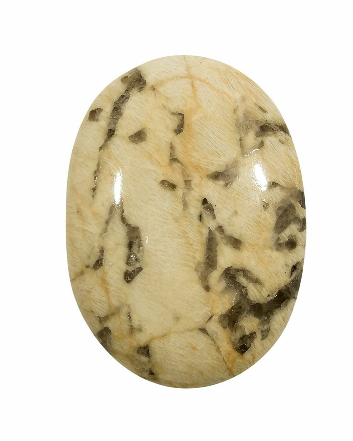 Кабошон из пегматита размером 46х33х7 мм.