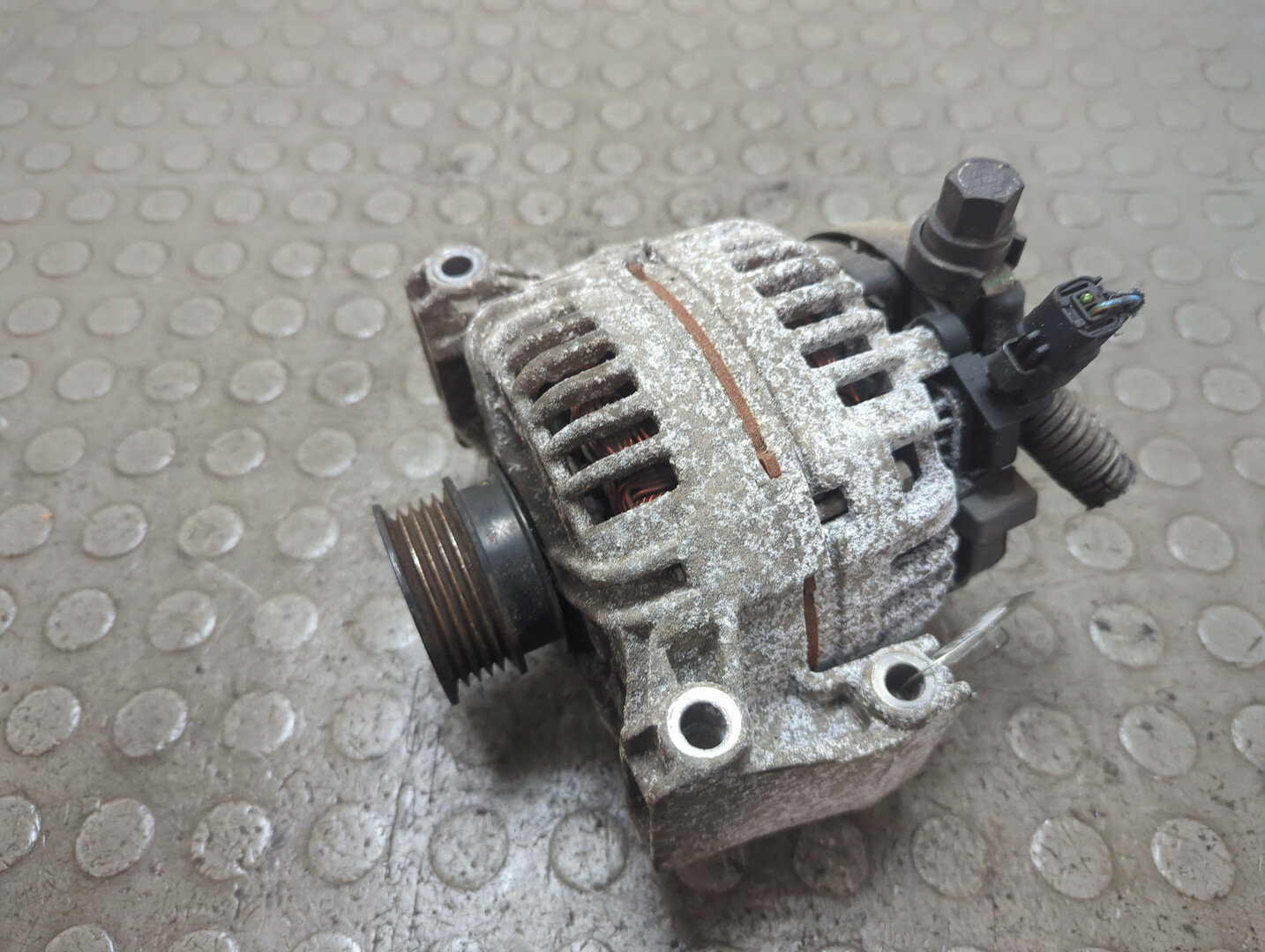 Генератор Opel Zafira B Б/У