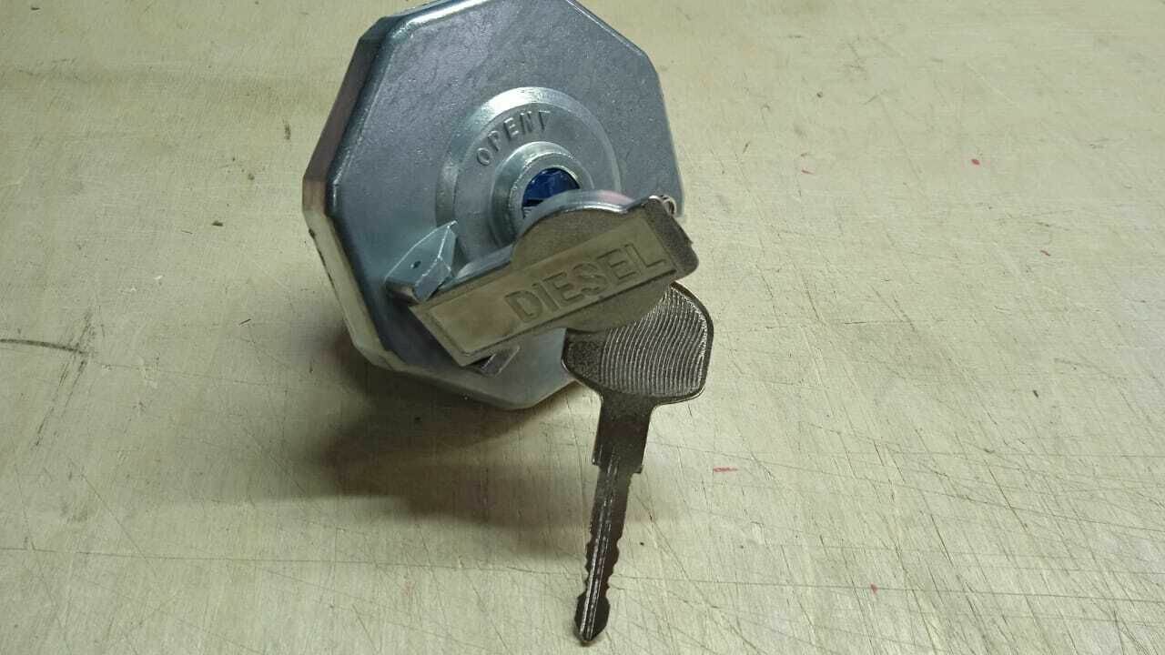 Крышка бензобака диаметр 67 на 2 уса с ключом, Nilson Auto Parts