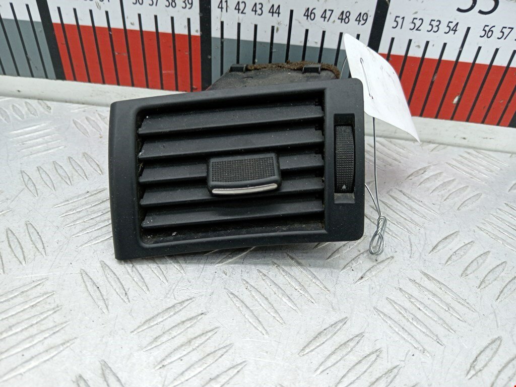 Дефлектор обдува салона Audi A4 B6 8E0820901F арт. 2000475