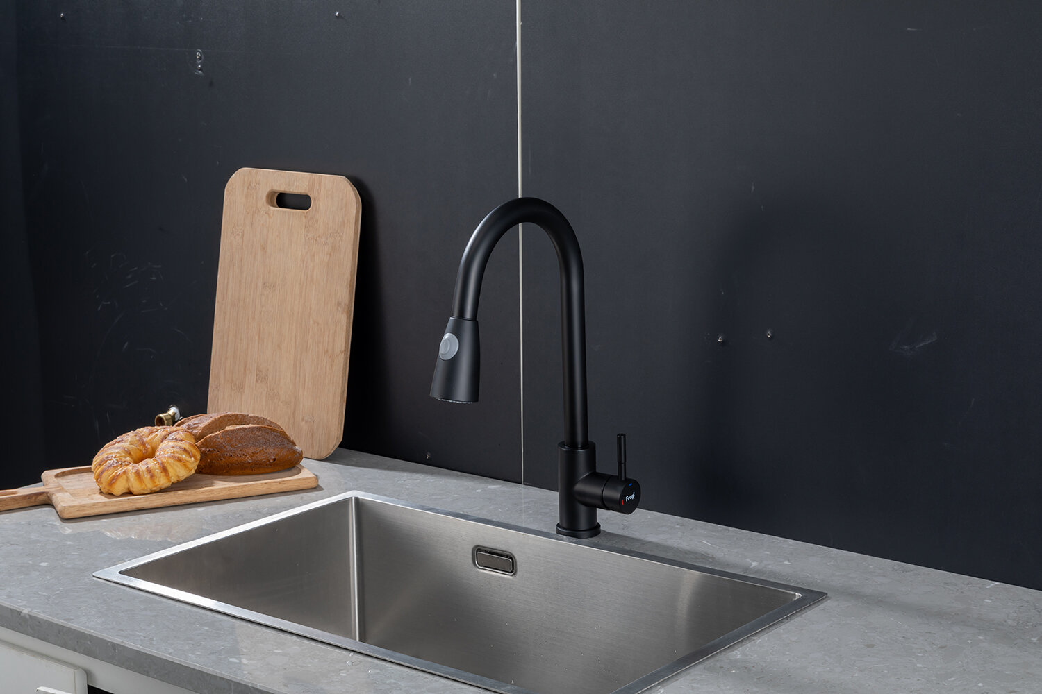 Смеситель для кухни Frap F60991-6 с выдвижным изливом, черный