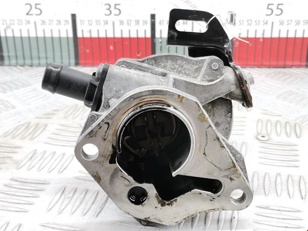 Насос вакуумный Nissan Note (E11) 1465000Q1F арт. 1817520