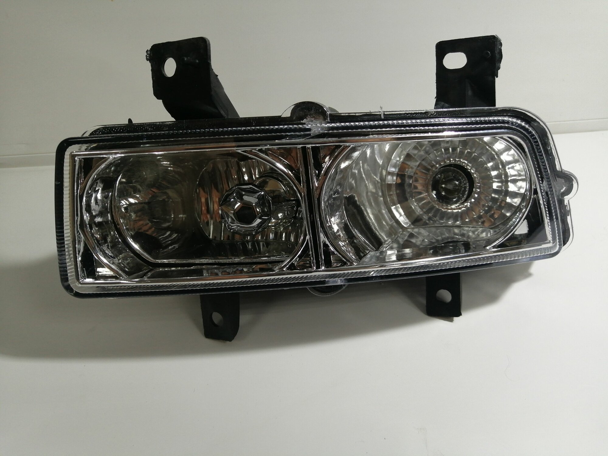 Фара противотуманная левая SAT Geely Emgrand EC7 [1.8 16V 5MT седан]