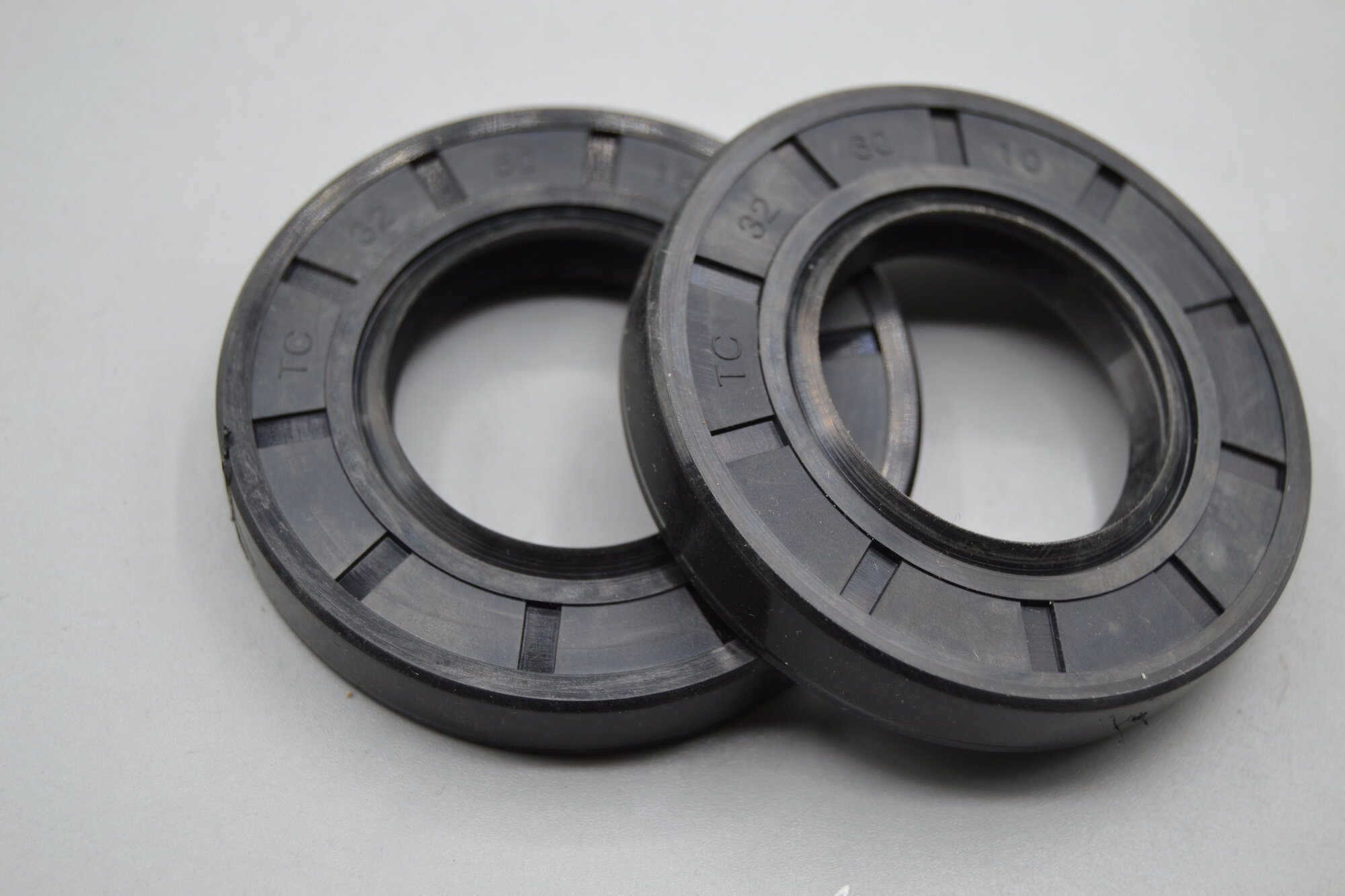 Манжеты сальники 32x60x10 (2 шт)