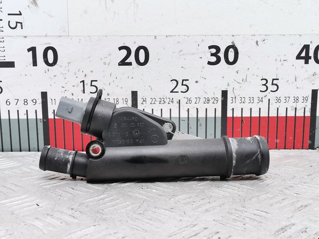 Фланец (штуцер системы охлаждения тройник) Volkswagen Touran 1 038121132G арт. 1920858