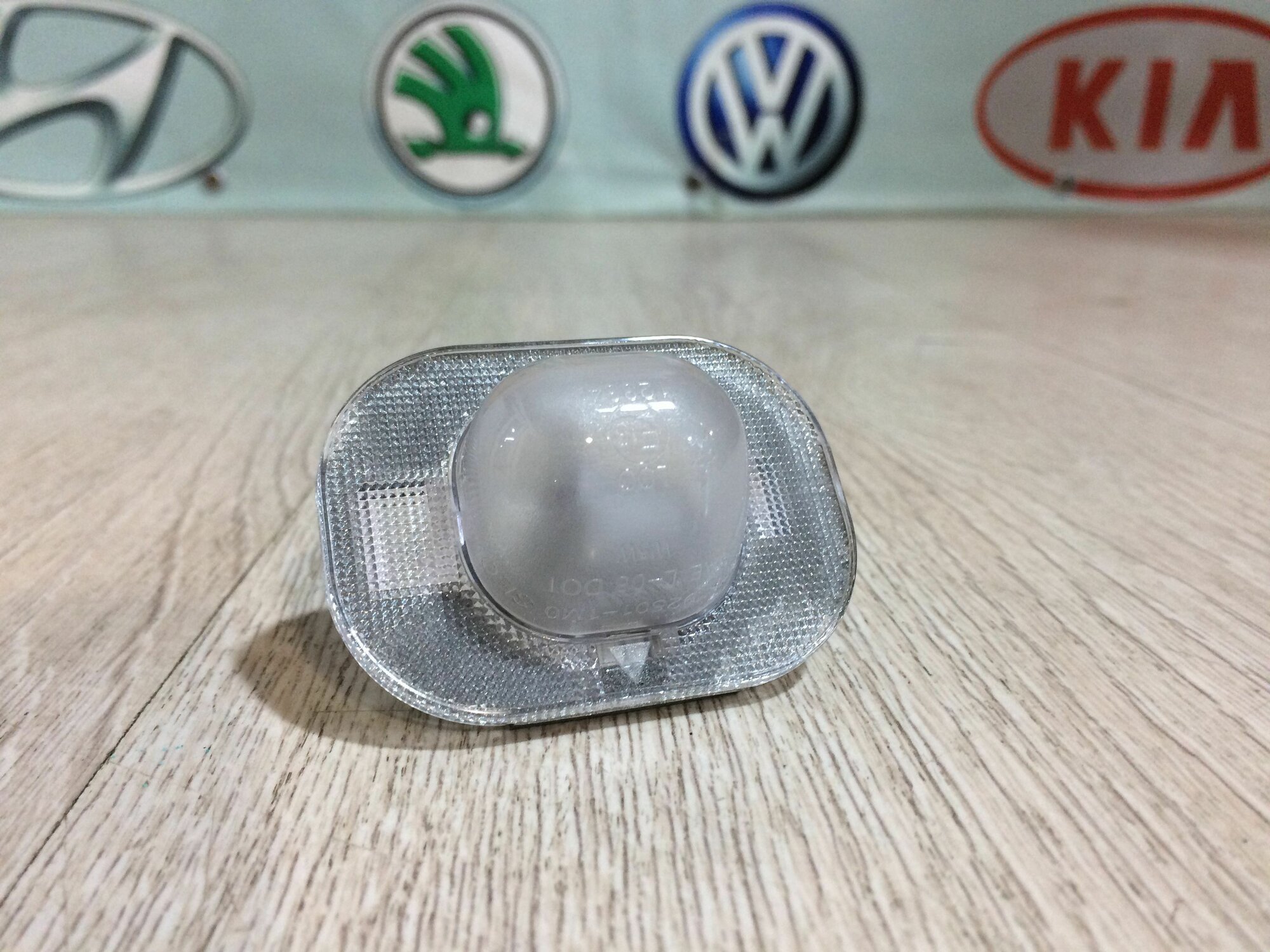 Плафон фонарь подсветки номера Cerato Solaris Venga Серато Солярис Венга