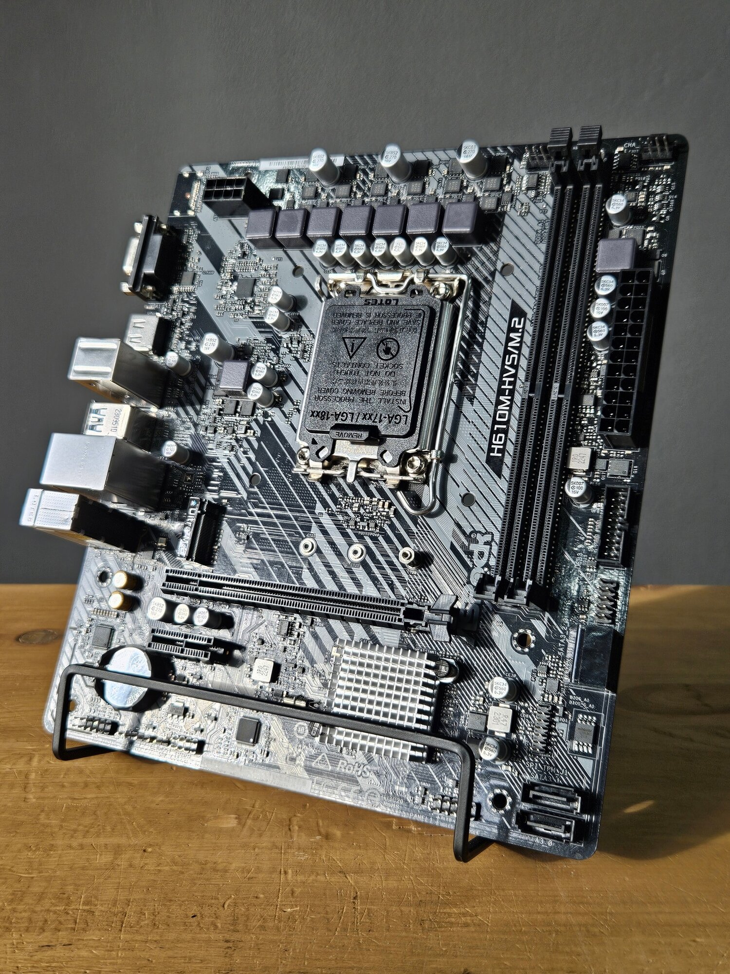 Материнская плата Asrock H610M-HVS/M.2 R2.0 Soc-1700 Intel H610 2xDDR4 mATX AC97 8ch(7.1) GbLAN+VGA+HDMI
