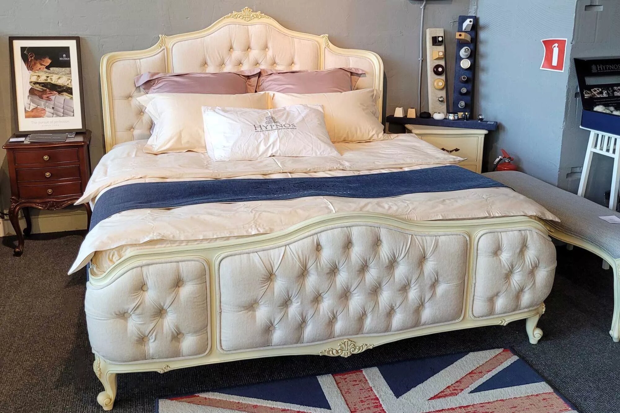 Кровать Franceska, красное дерево, цвет Ivory Matt, обивка велюр, 180*200