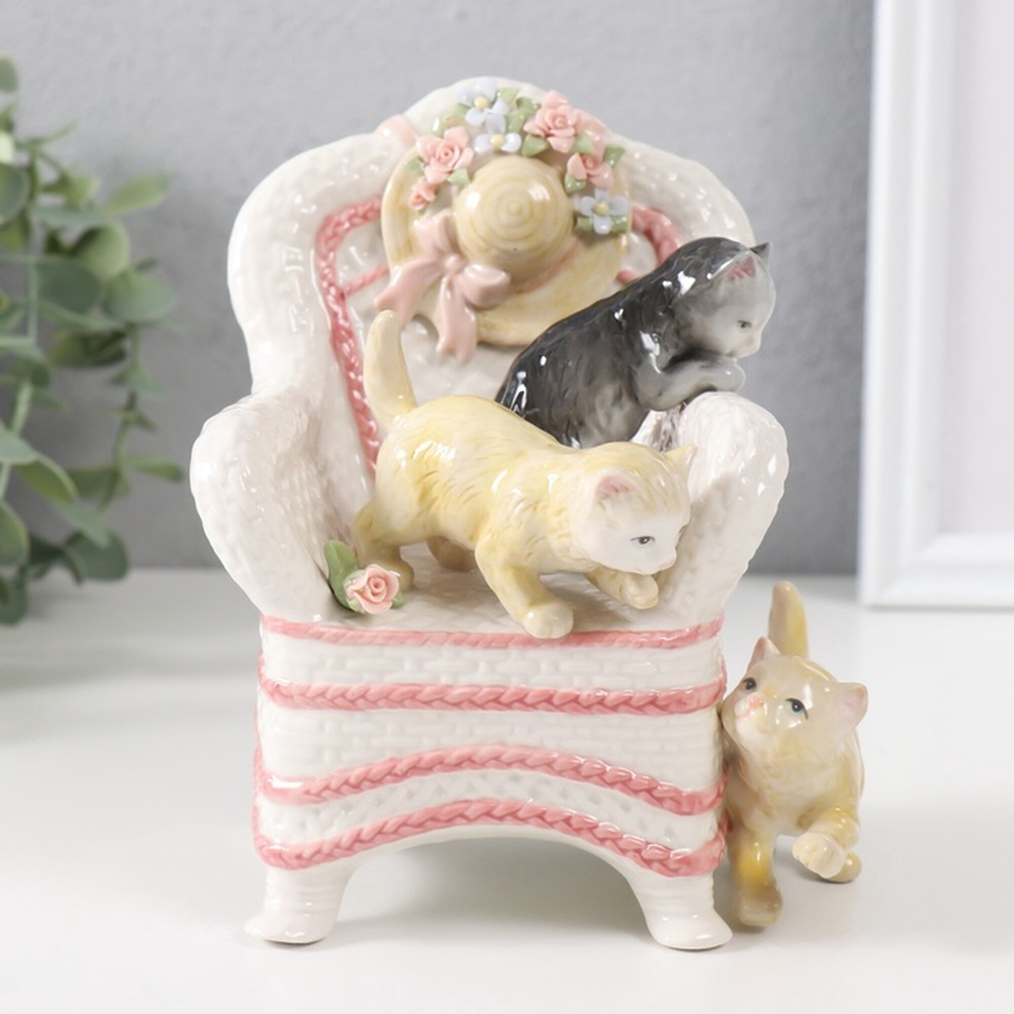 Статуэтка Сима-ленд "Котята в кресле", керамика, глазурь, 14 см
