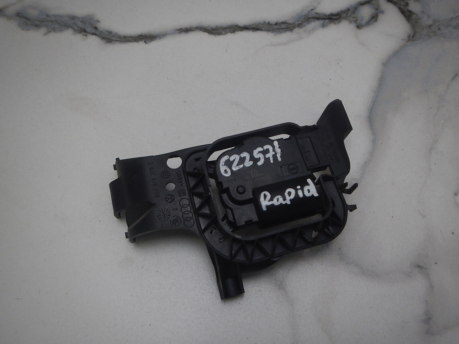 Б/У Моторчик заслонки отопителя, Skoda (Шкода)-RAPID (12-) SKODA Rapid (12-) Без видимых повреждений. 622571 VAG арт. 6R...