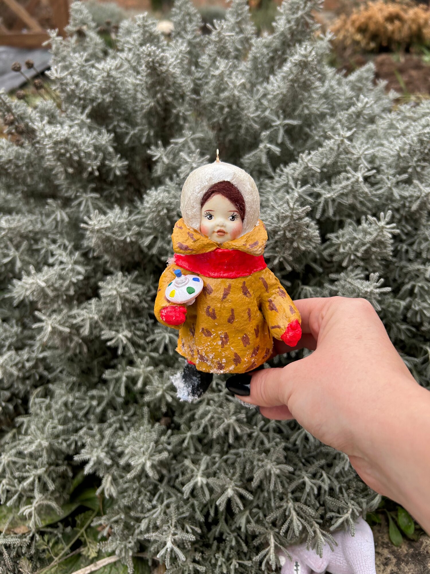 Девочка с юлой- ватная елочная игрушка