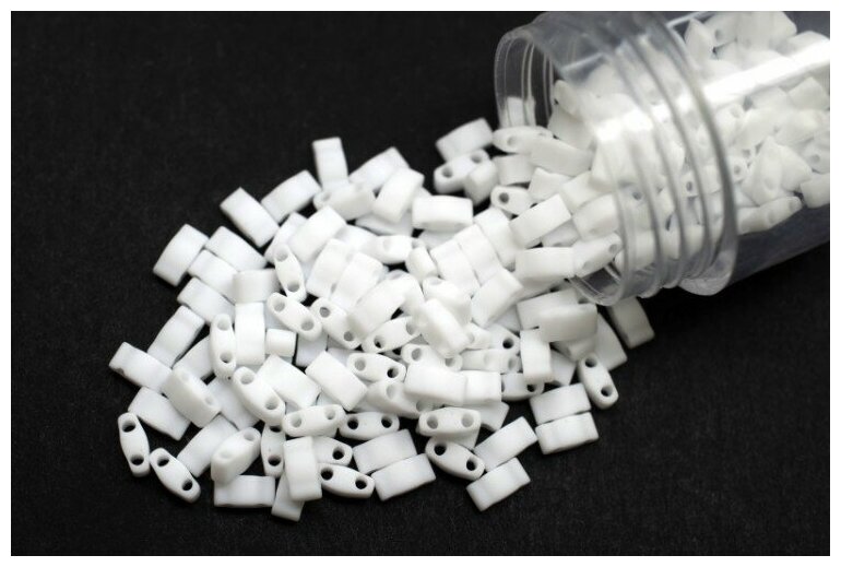 Бисер японский MIYUKI Half TILA #0402F белый, матовый непрозрачный, 5 грамм