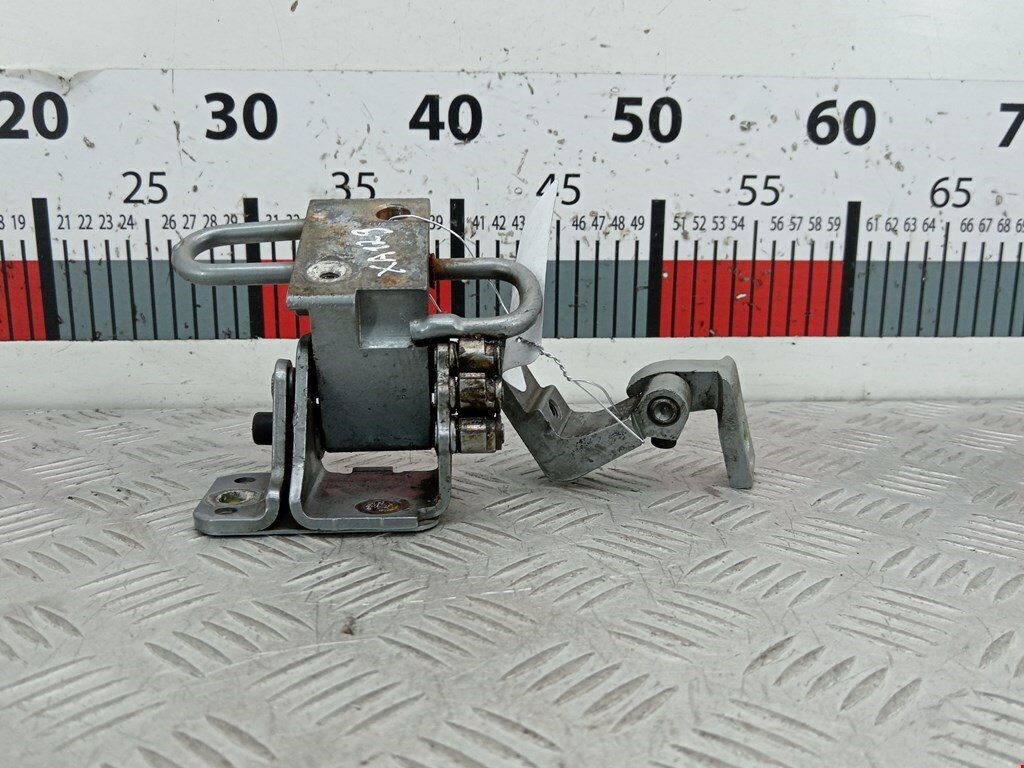 Петля двери передней левой Audi A4 B7 8E0831411E арт. 1867870